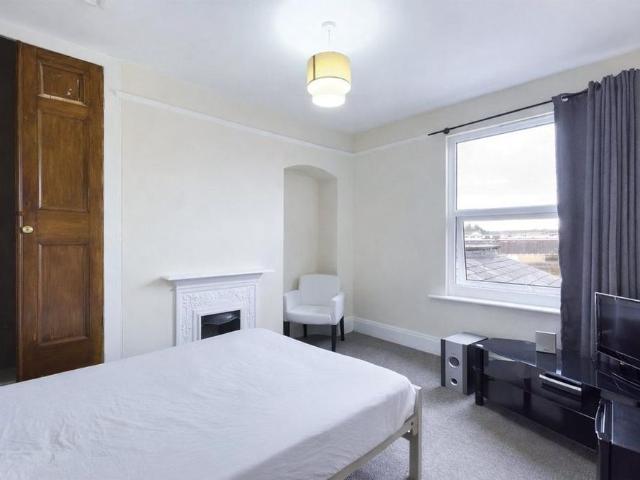 1 bedroom in a house share to rent