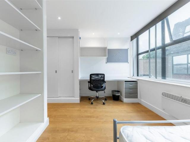 1 bedroom in a house share to rent