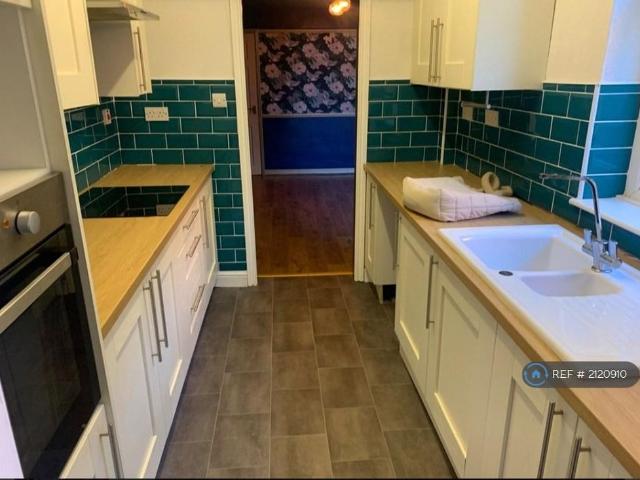 1 bedroom in a house share to rent