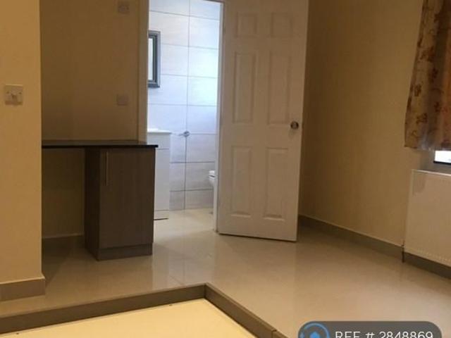 1 bedroom in a house share to rent