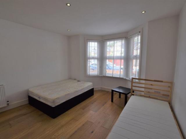 1 bedroom in a house share to rent