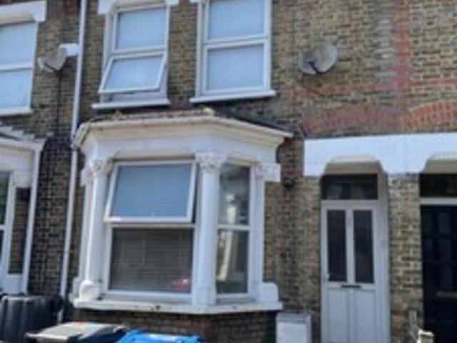 1 bedroom in a house share to rent