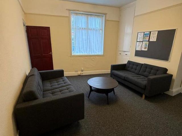 1 bedroom in a house share to rent