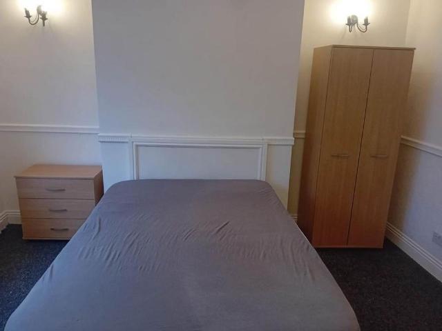 1 bedroom in a house share to rent