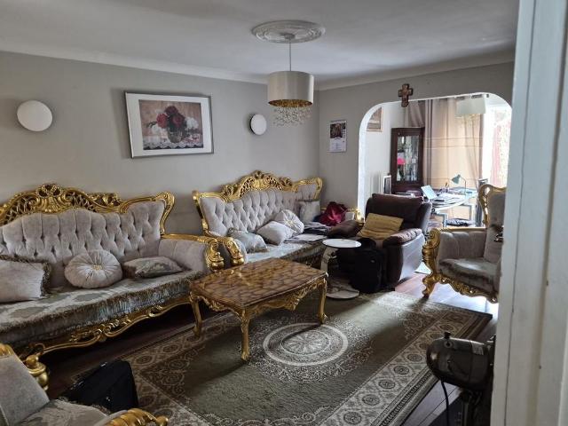 1 bedroom in a house share to rent