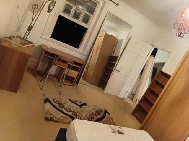 1 bedroom in a house share to rent