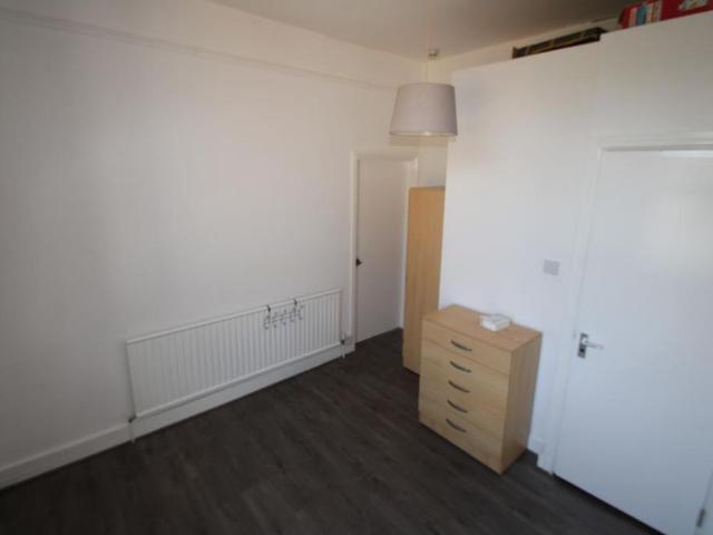 1 bedroom in a house share to rent