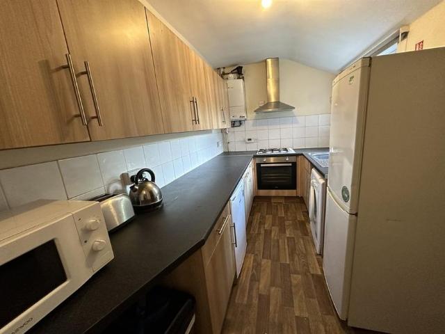 1 bedroom in a house share to rent