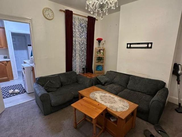 1 bedroom in a house share to rent