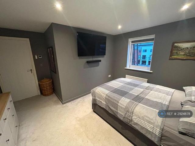 1 bedroom in a house share to rent