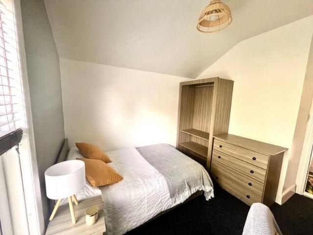 1 bedroom in a house share to rent