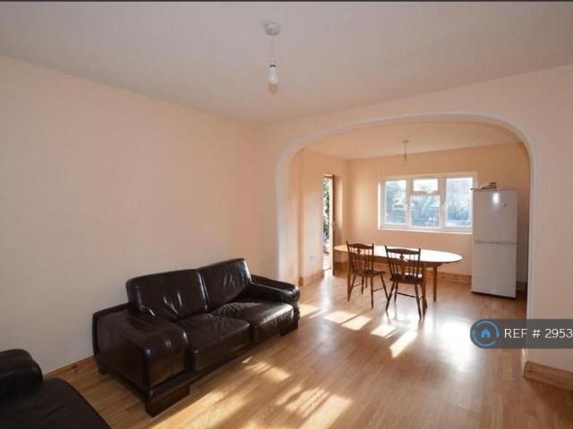 1 bedroom in a house share to rent