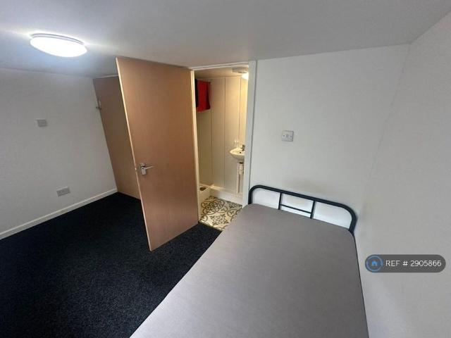 1 bedroom in a house share to rent