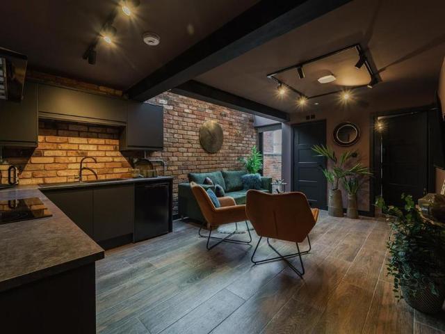 1 bedroom in a house share to rent