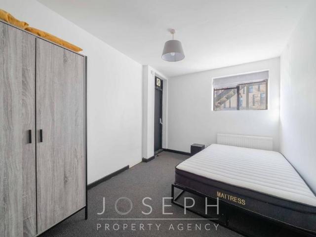 1 bedroom in a house share to rent