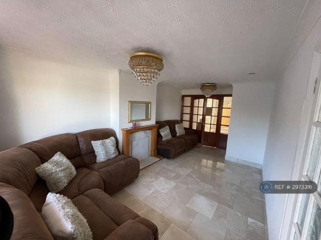 1 bedroom in a house share to rent