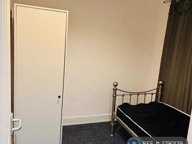 1 bedroom in a house share to rent