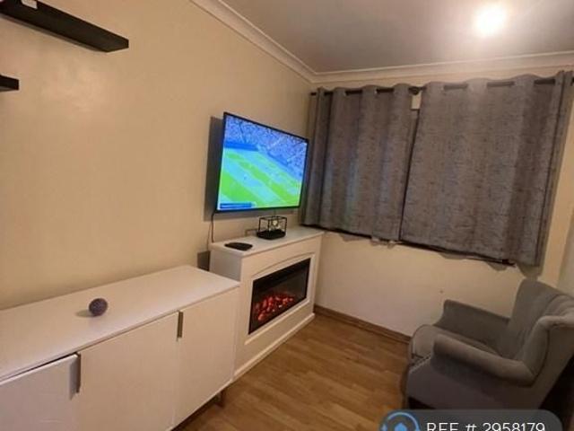 1 bedroom in a house share to rent