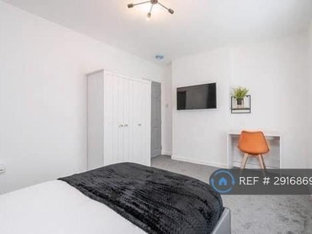 1 bedroom in a house share to rent