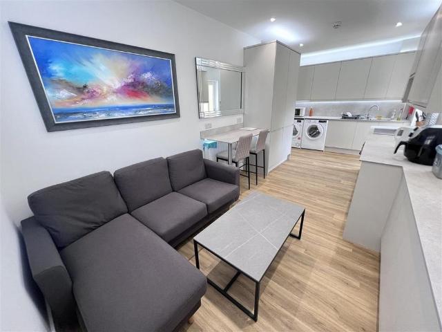 1 bedroom in a house share to rent