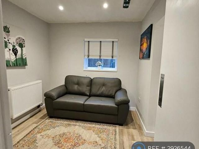 1 bedroom in a house share to rent