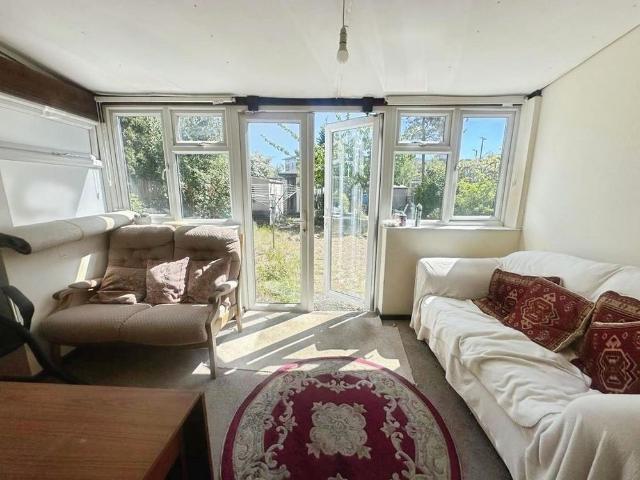 1 bedroom in a house share to rent