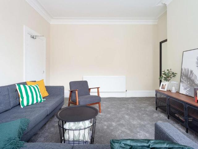 1 bedroom in a house share to rent