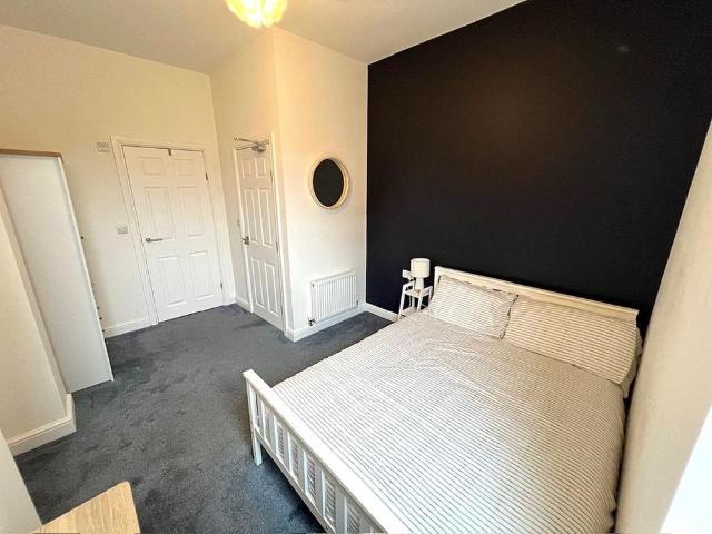 1 bedroom in a house share to rent