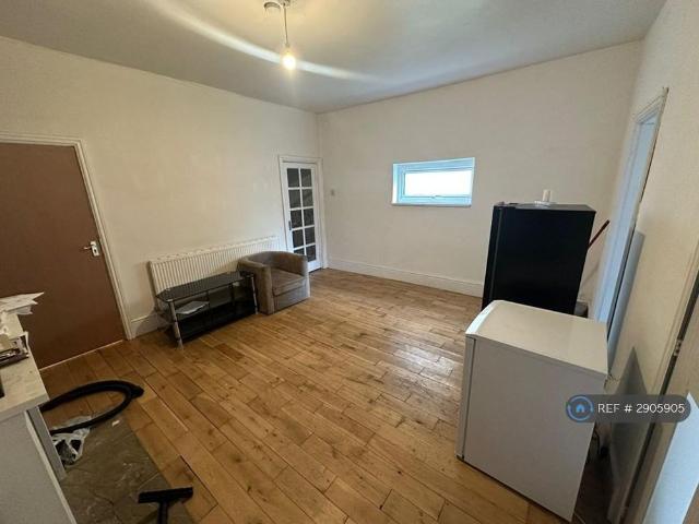 1 bedroom in a house share to rent