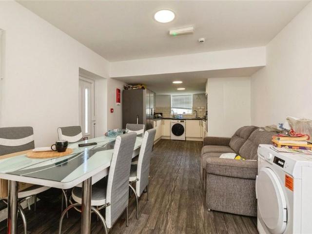 1 bedroom in a house share to rent