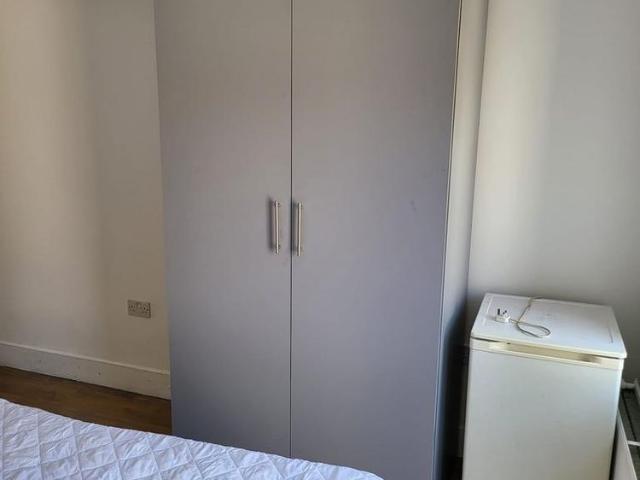 1 bedroom in a house share to rent