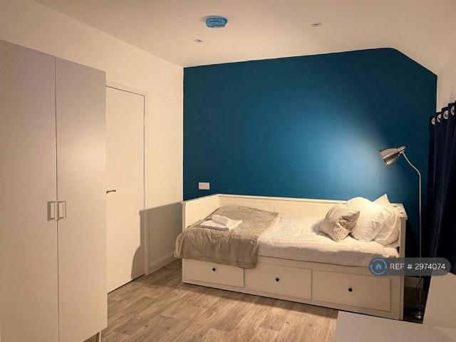 1 bedroom in a house share to rent