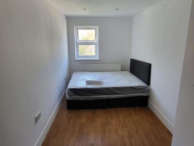 1 bedroom in a house share to rent