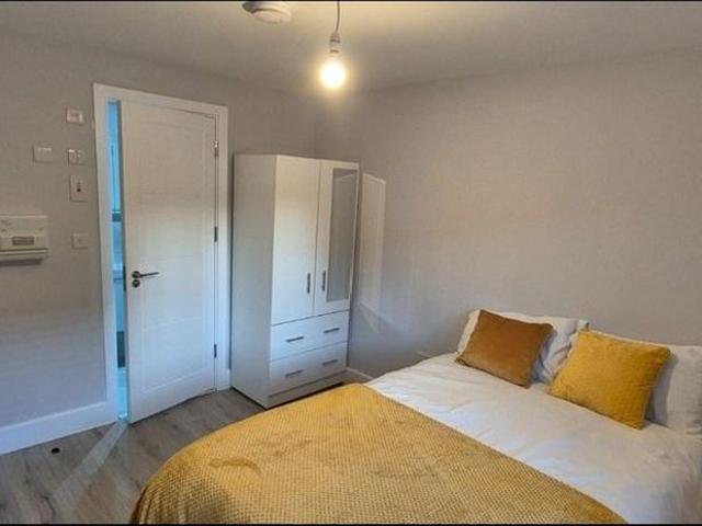 1 bedroom in a house share to rent