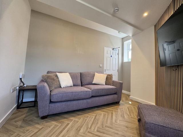 1 bedroom in a house share to rent