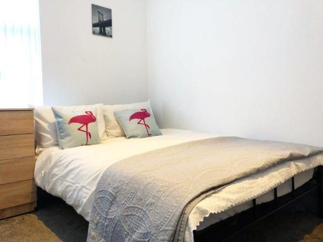 1 bedroom in a house share to rent