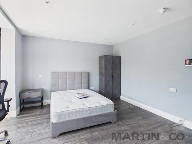 1 bedroom in a house share to rent