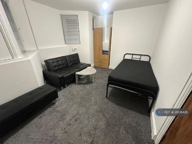 1 bedroom in a house share to rent