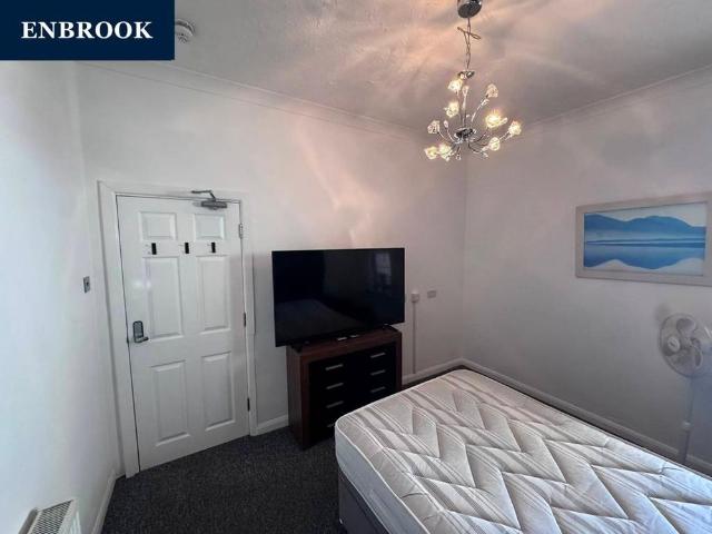 1 bedroom in a house share to rent