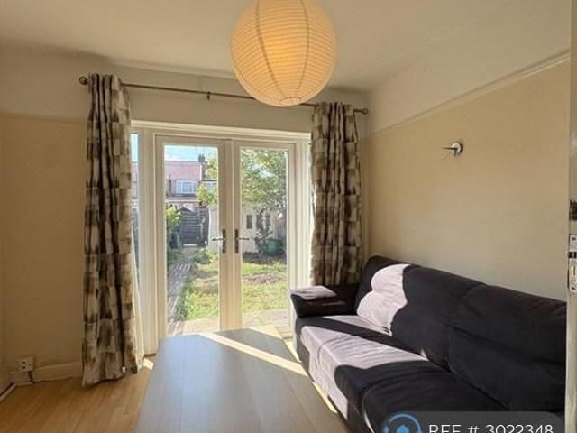 1 bedroom in a house share to rent