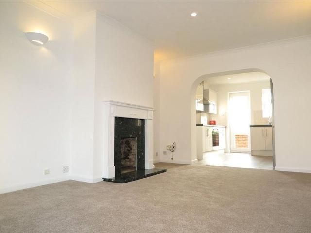 1 bedroom in a house share to rent
