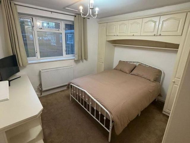 1 bedroom in a house share to rent