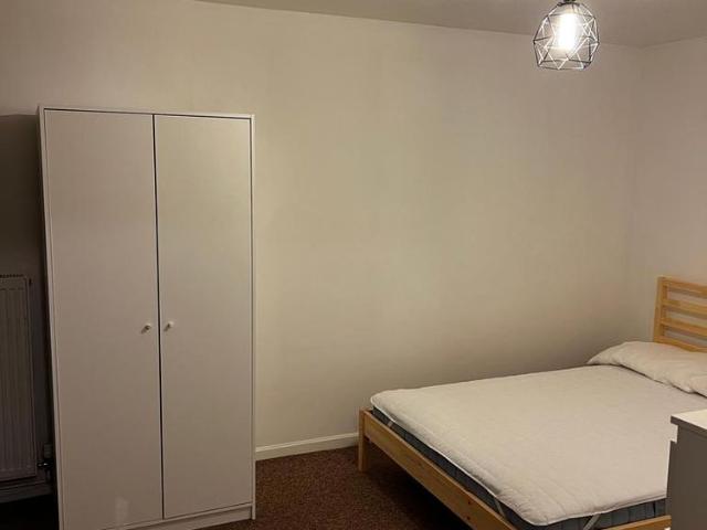 1 bedroom in a house share to rent
