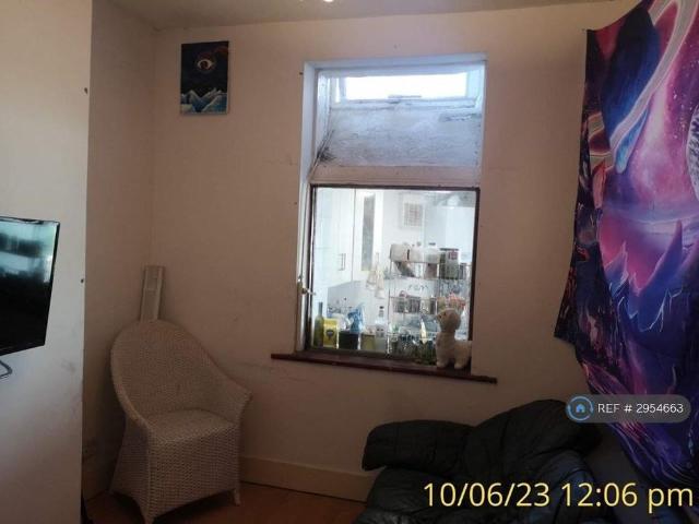 1 bedroom in a house share to rent