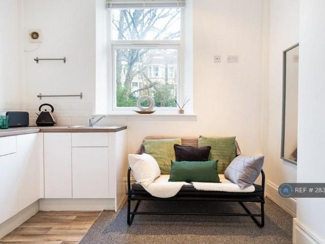 1 bedroom in a house share to rent