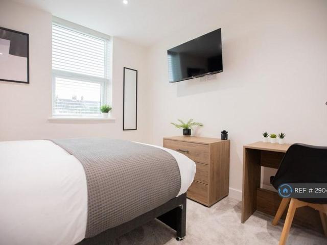 1 bedroom in a house share to rent