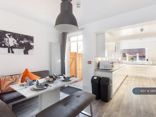 1 bedroom in a house share to rent