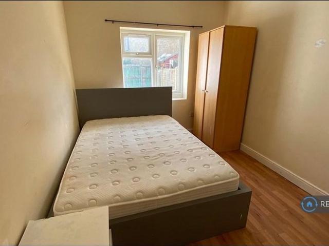 1 bedroom in a house share to rent