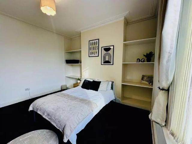 1 bedroom in a house share to rent