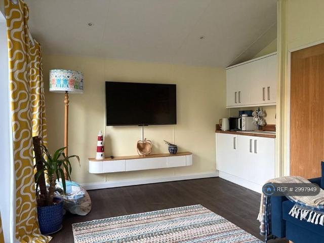 1 bedroom in a house share to rent